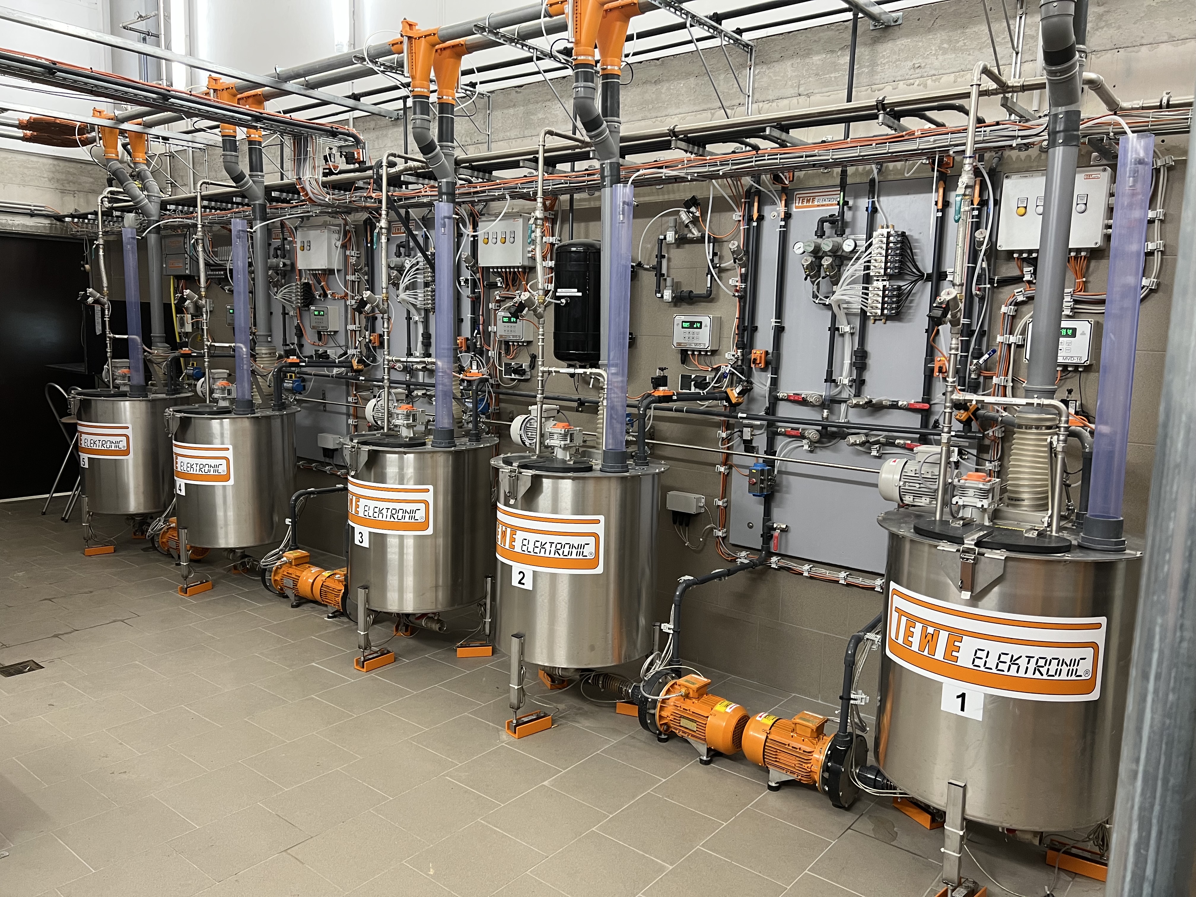 Flüssigfütterung - Baby-Ferkelfütterung – Fütterungstechnik | TEWE